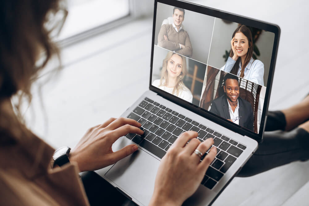 Online Support Groups vs. In-Person Meetings | American Addiction Centers